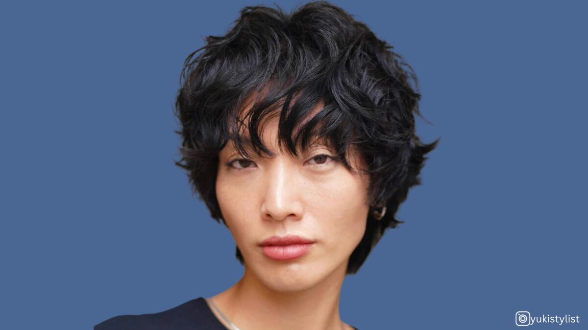 12 Easy And Stylish Ear-Length Haircuts To Refresh Your Look