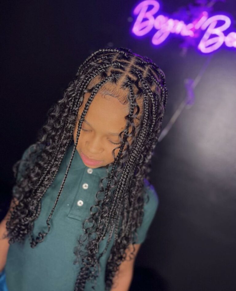 12 Medium Knotless Braids As A Trendy And Elegant Protective Style
