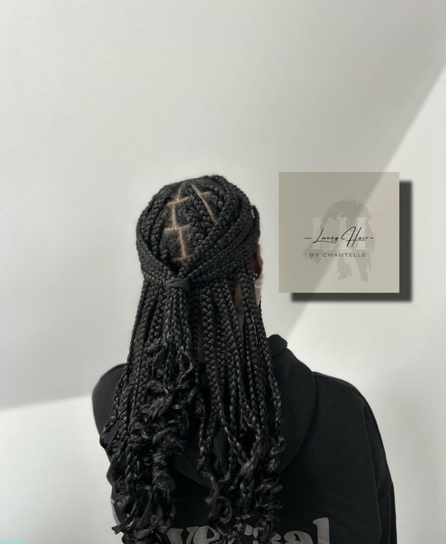 12 Medium Knotless Braids As A Trendy And Elegant Protective Style