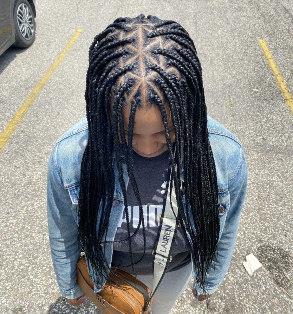 12 Medium Knotless Braids As A Trendy And Elegant Protective Style
