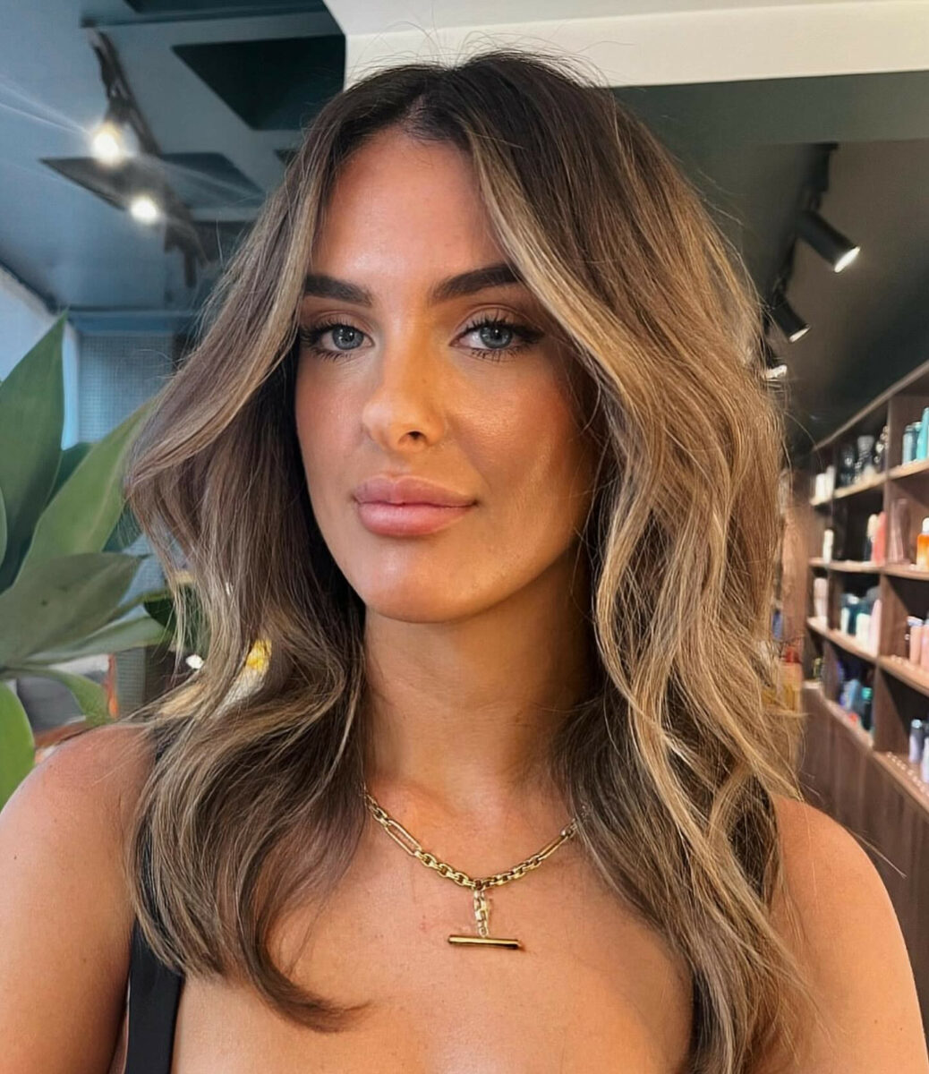 11 Gorgeous Haircuts For Medium-Length Hair To Instantly Refresh Your Look