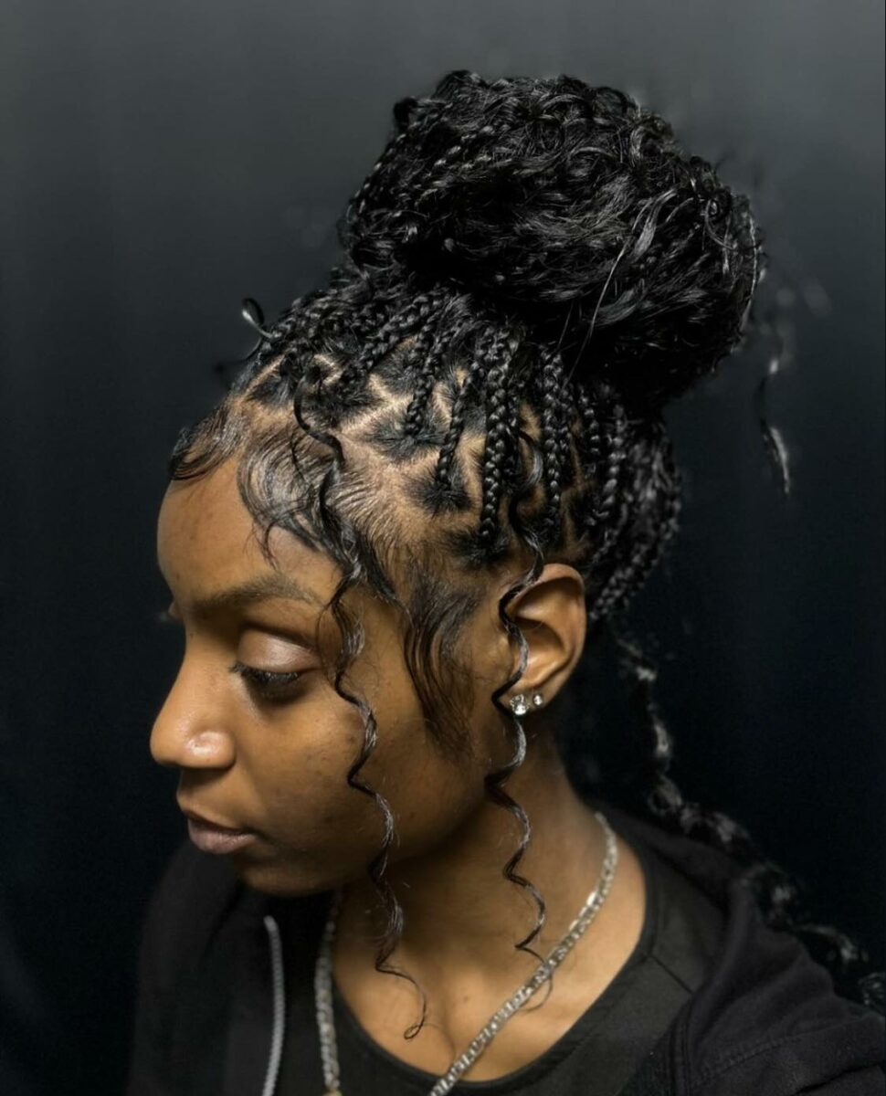 12 Medium Knotless Braids As A Trendy And Elegant Protective Style