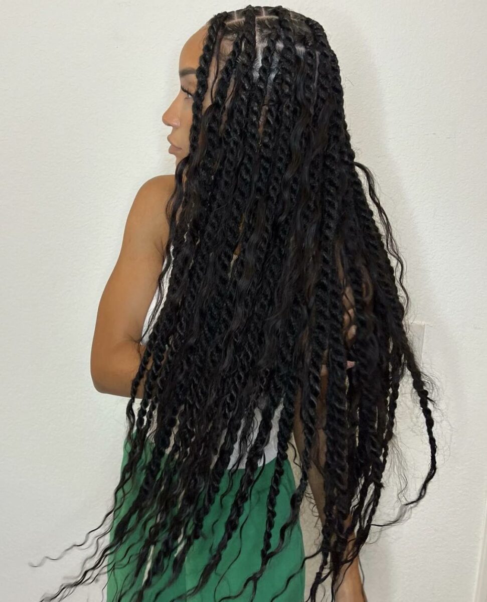 12 Medium Knotless Braids As A Trendy And Elegant Protective Style