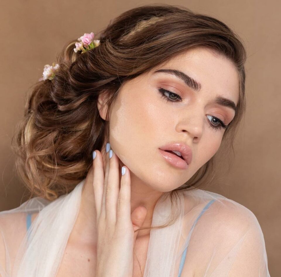 11 Side-Swept Hairstyles For Every Occasion And Polished Look