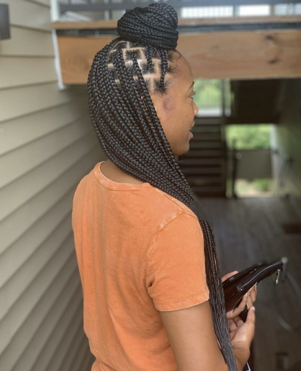 12 Medium Knotless Braids As A Trendy And Elegant Protective Style