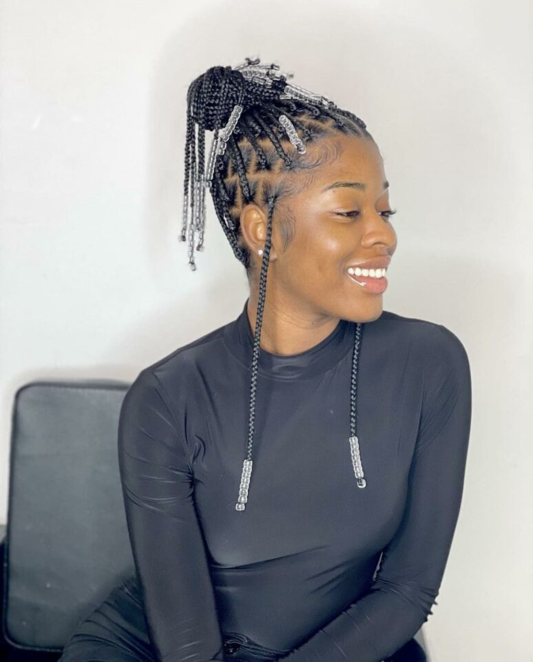 12 Medium Knotless Braids As A Trendy And Elegant Protective Style