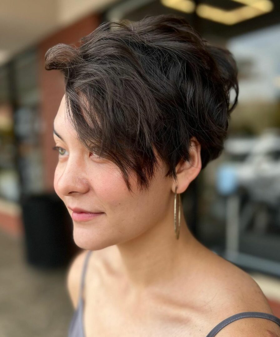 12 Gorgeous Feathered Pixie Cut Ides That Match Any Personal Style