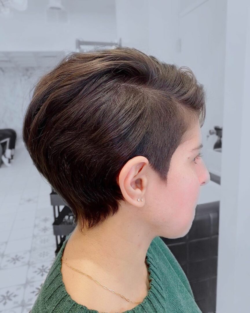 The Short Cut That Changes Everything—14 Angled Pixie Cuts That Frame ...