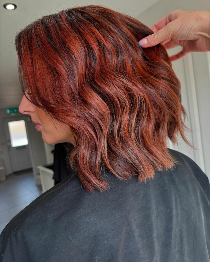 10 looks balayage rojo cobrizo que encenderán tu fuego interior