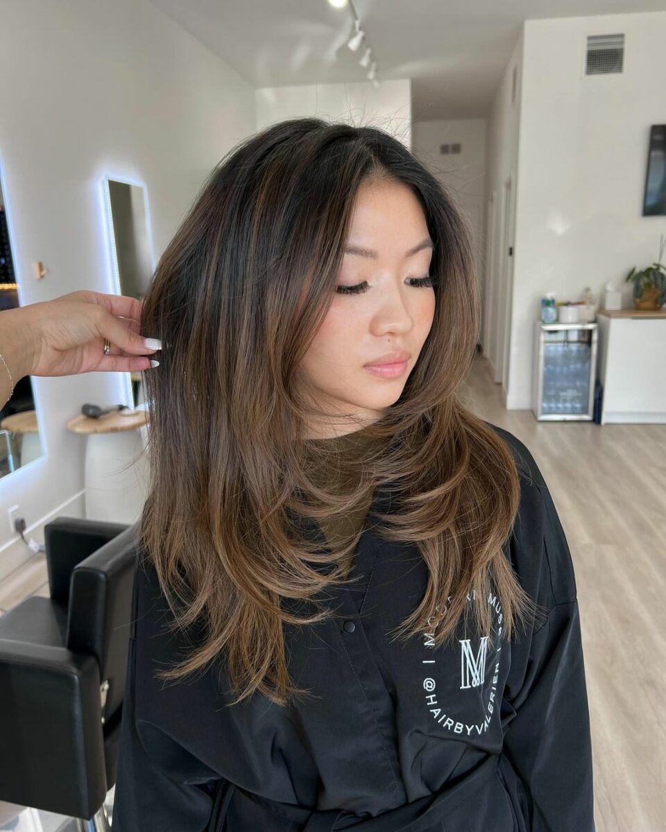 12 Flattering Haircuts For Women With Round Faces That You Will Adore