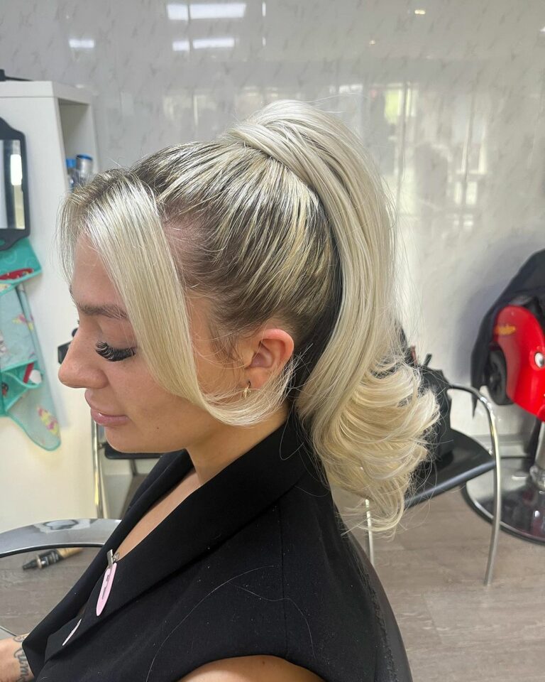 14 Charming Christmas Hairstyles For A Merry And Bright Look