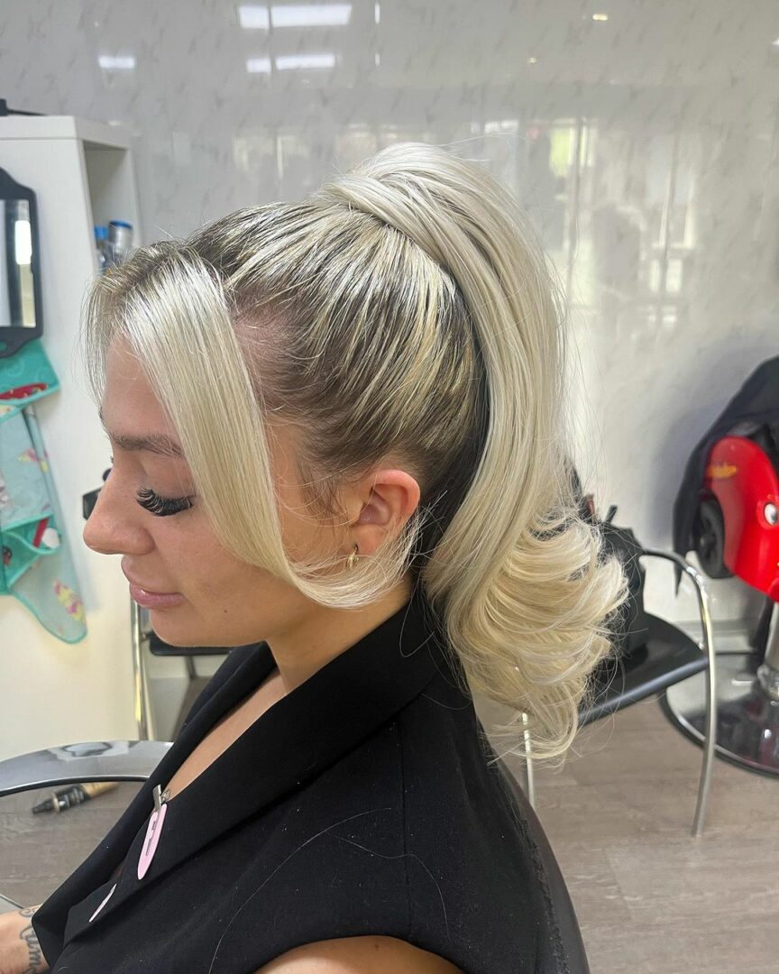 14 Charming Christmas Hairstyles For A Merry And Bright Look