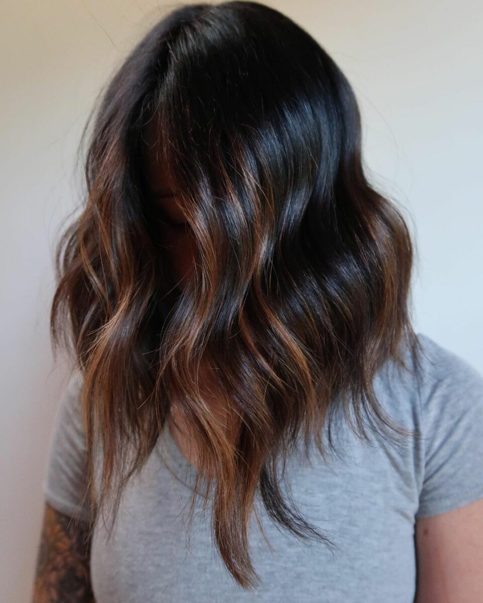 11 Easy-On-The-Eye Dark Brown Hair with Lowlights For A Rich ...