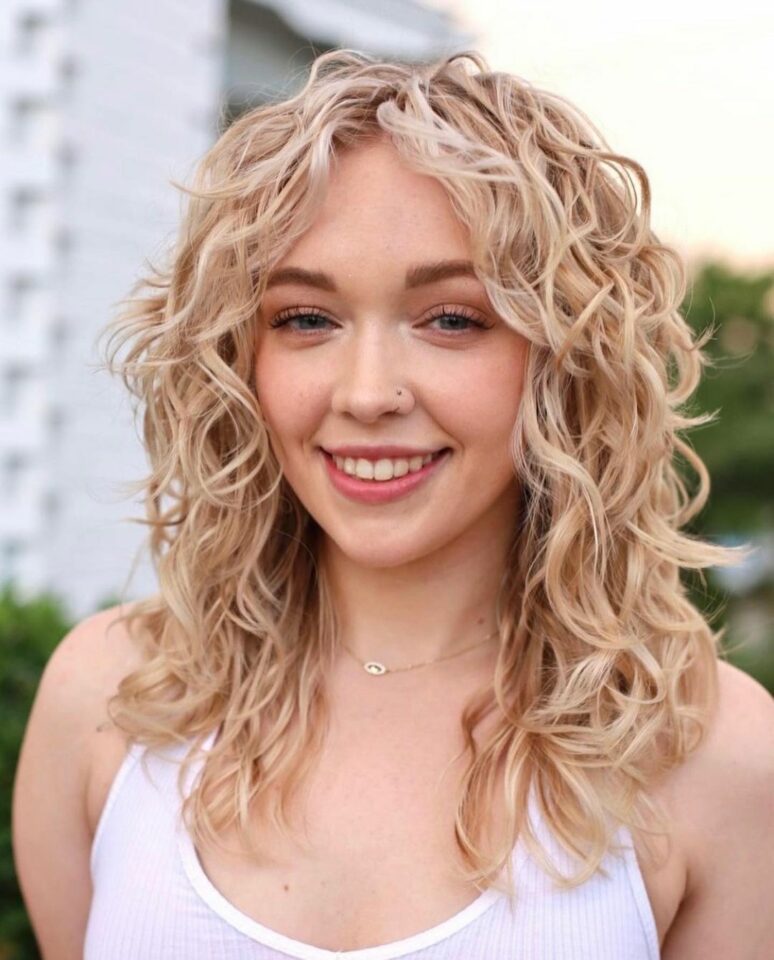 14 Most Flattering Haircuts For Thick Wavy Hair That Will Remove Excess
