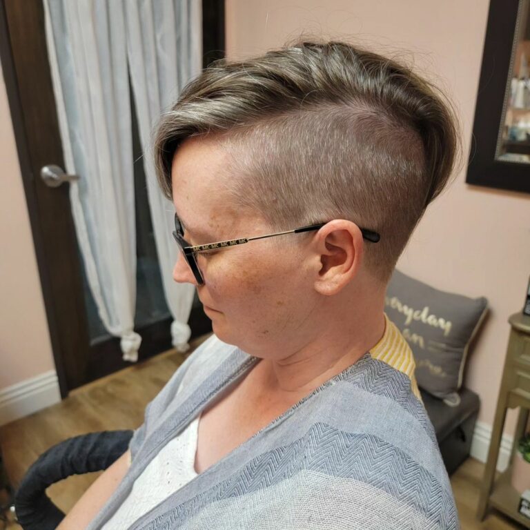 12 Timeless Pixie Bob Haircuts For Older Women That Flatter Any Age