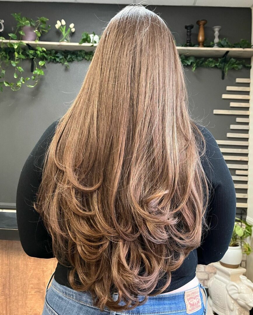 14 Hairstyles For Plus-Size Women Over 40 That Are Chic And Flattering