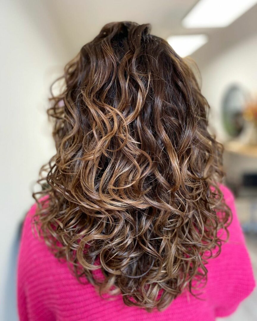 14 Most Flattering Haircuts For Thick Wavy Hair That Will Remove Excess ...