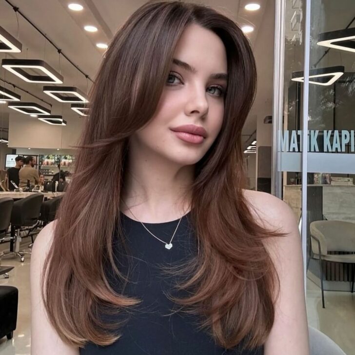 11 Curtain Bangs Ideas For Straight Hair That Look Effortlessly Chic