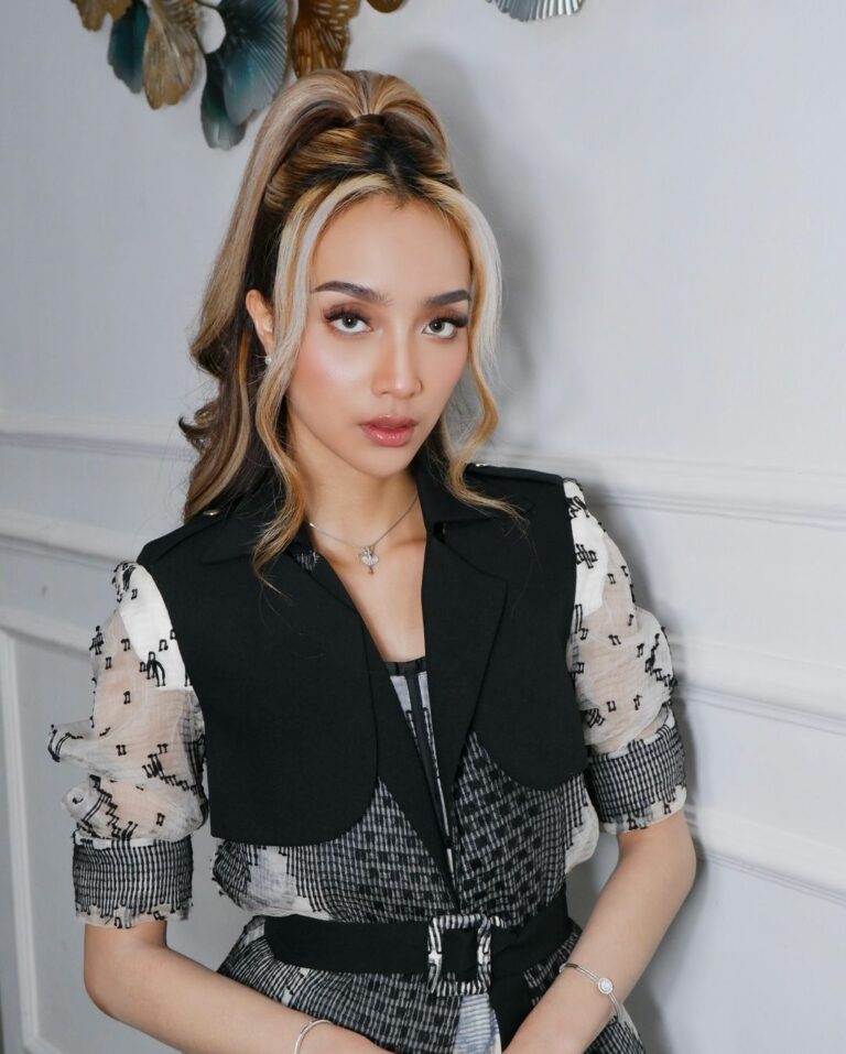 11 Popular Front Hairstyles To Keep You On-Trend