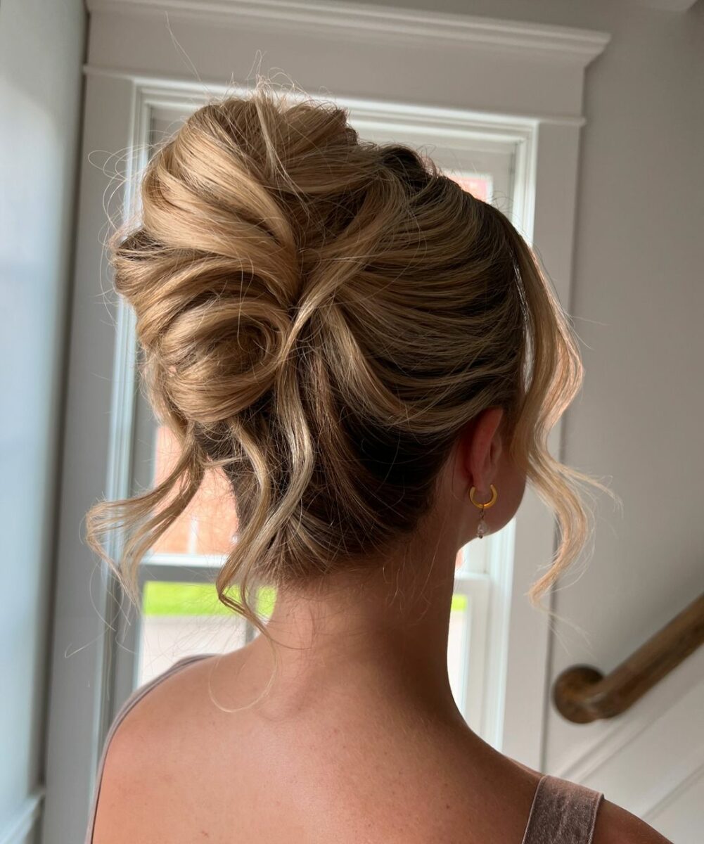 10 Poolside Hairstyles For Swimming That Are Both Waterproof And Stylish