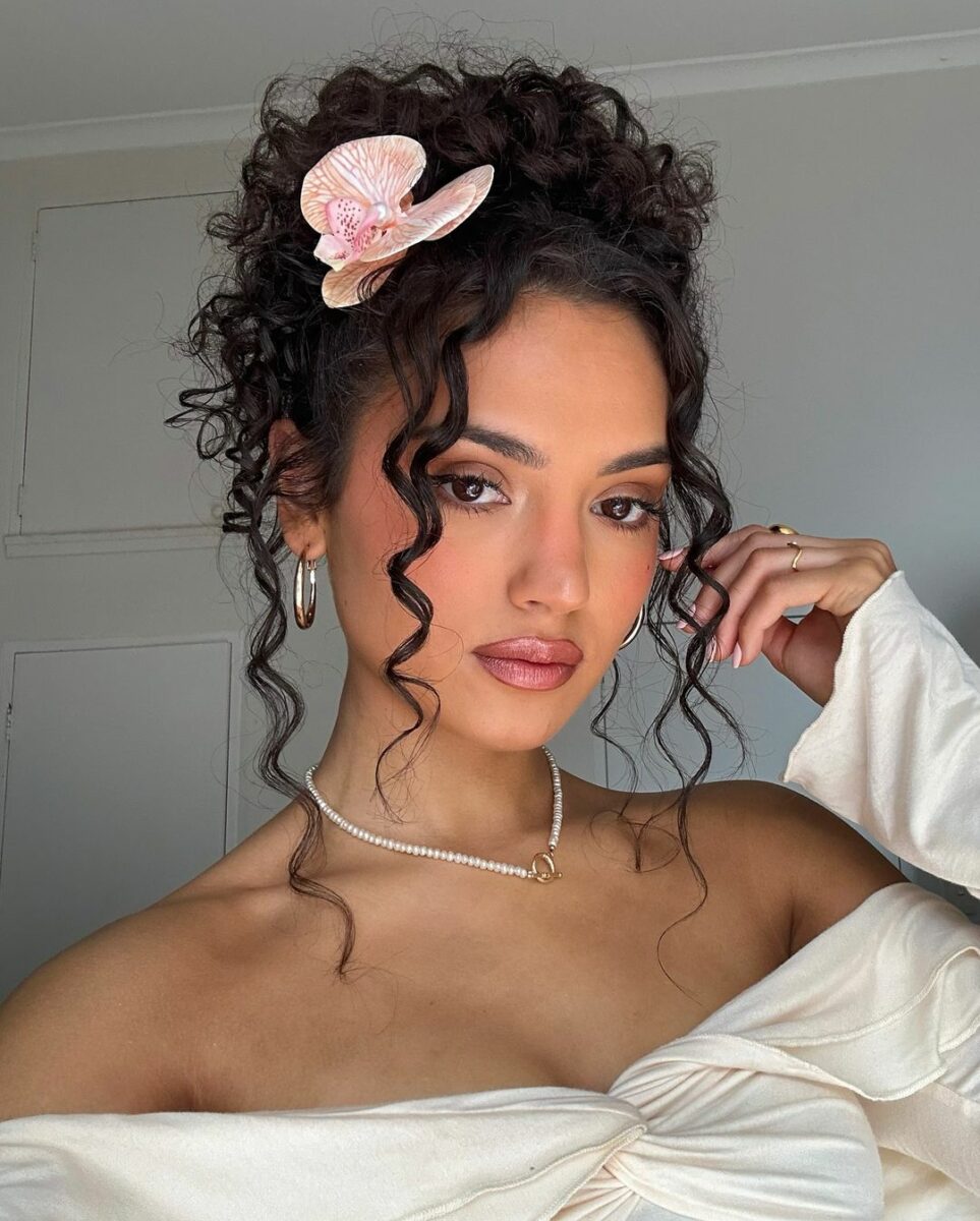 13 Stunning Face-Framing Curly Hair Ideas That Highlight Your Features ...