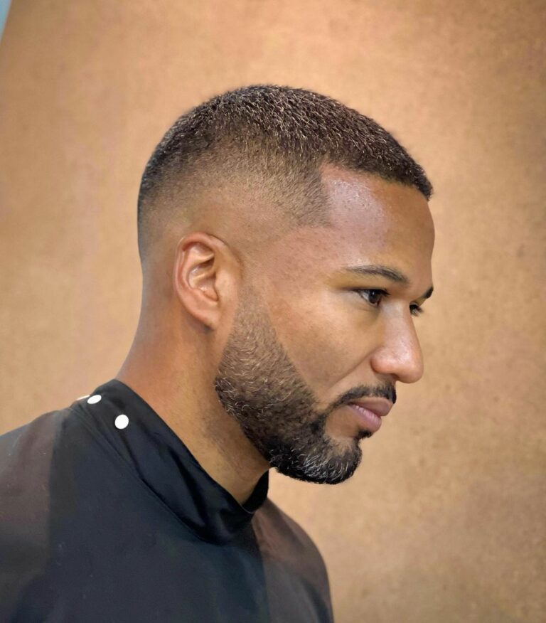 11 tagli di capelli mid-fade per l'uomo moderno ed elegante