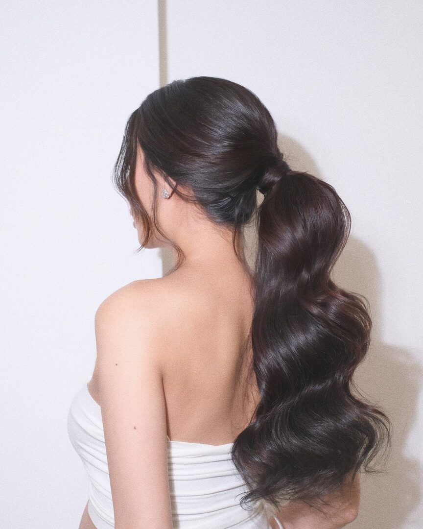 14 Charming Christmas Hairstyles For A Merry And Bright Look