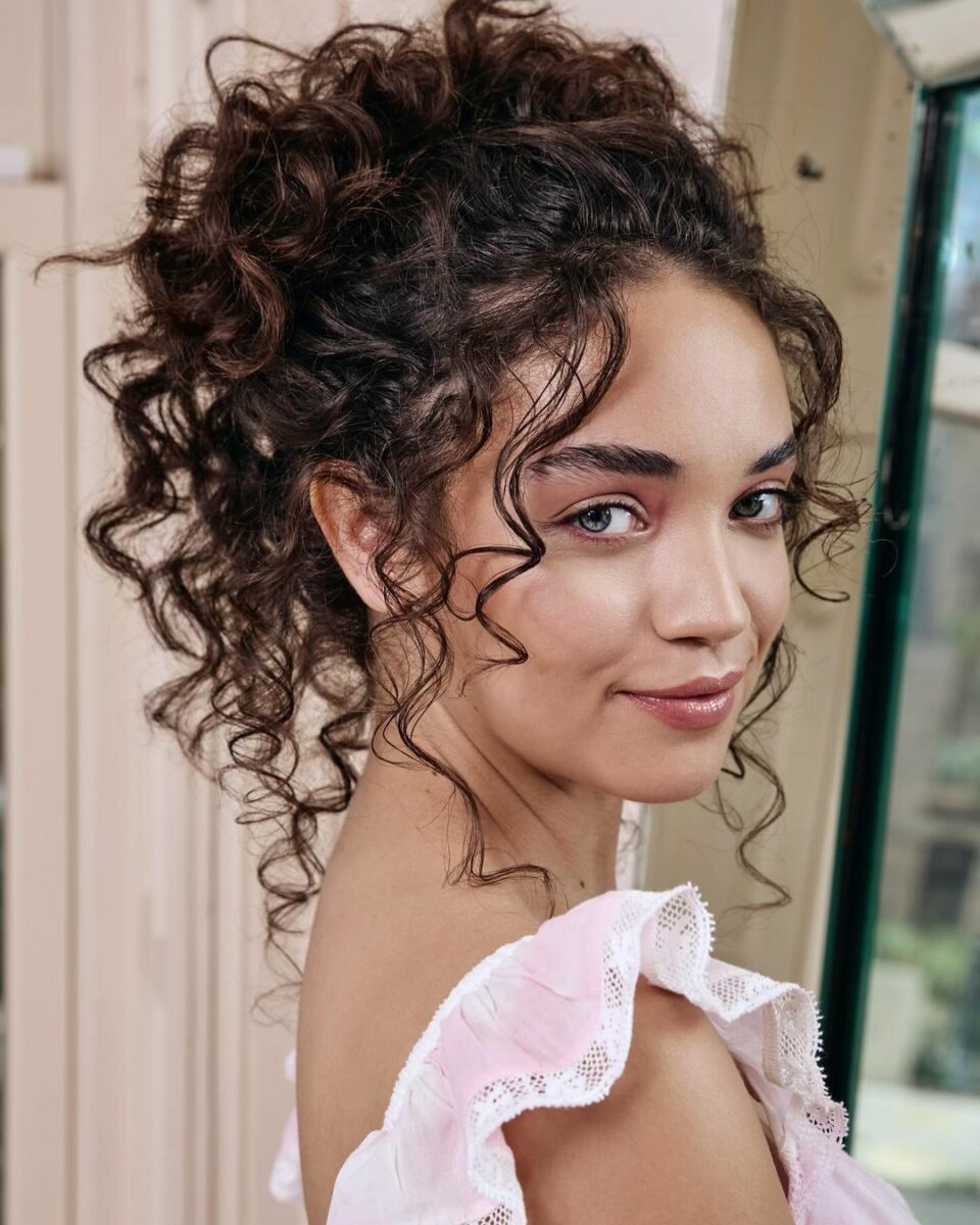 13 Stunning Face-Framing Curly Hair Ideas That Highlight Your Features ...