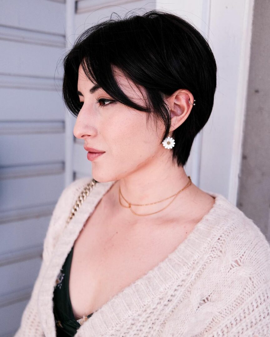 12 Gorgeous Feathered Pixie Cut Ides That Match Any Personal Style