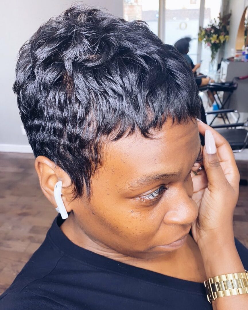 12 Gorgeous Feathered Pixie Cut Ides That Match Any Personal Style