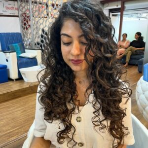 10 Most Flattering Long Haircuts For Women With Round Faces