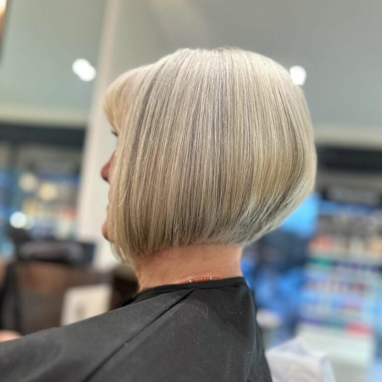 12 Cute And Feminine Graduated Bob Haircuts For Older Women