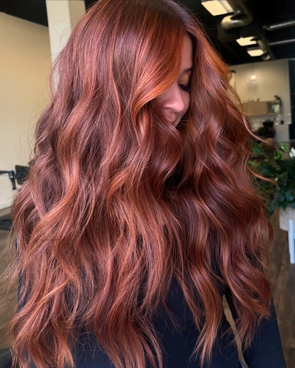 10 looks balayage rojo cobrizo que encenderán tu fuego interior