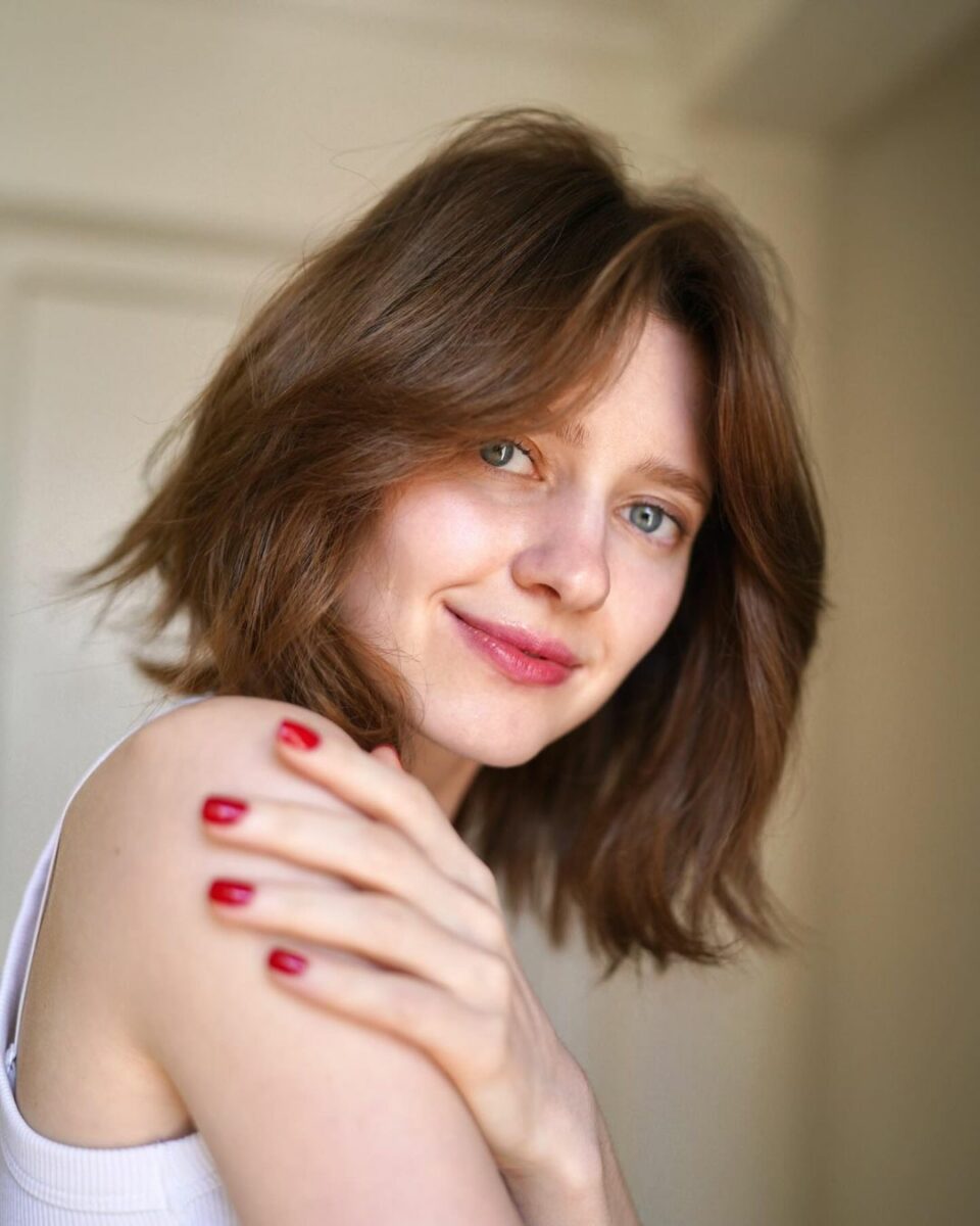 11 Curtain Bangs Ideas For Straight Hair That Look Effortlessly Chic