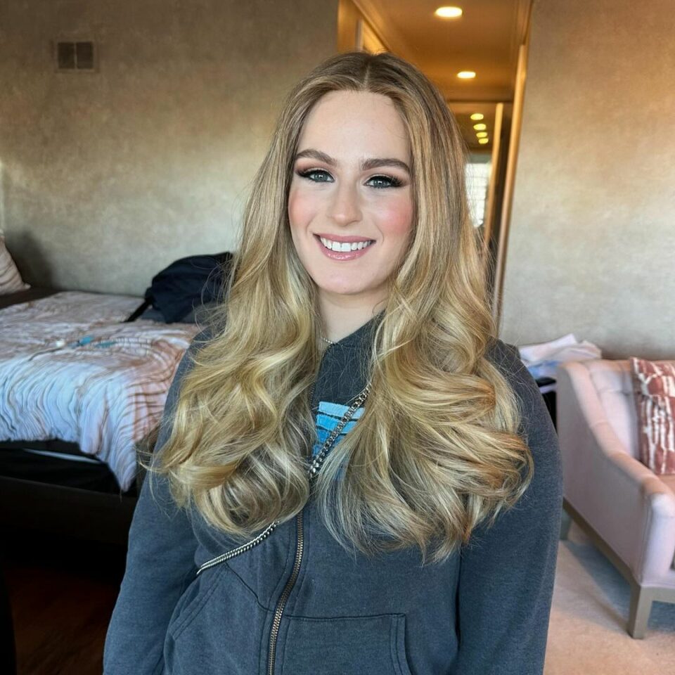 12 Dazzling Victoria’s Secret Hairstyles That Are An Instant Bombshell