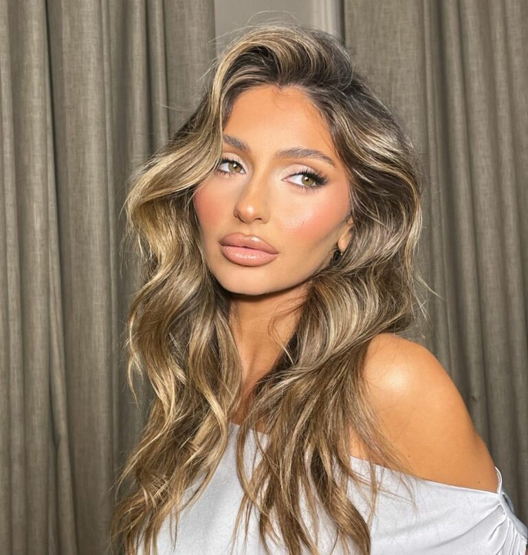 12 Dazzling Victoria’s Secret Hairstyles That Are An Instant Bombshell