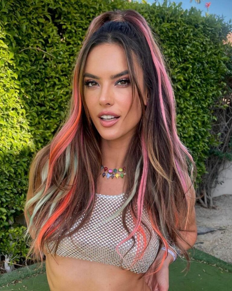 12 Dazzling Victoria’s Secret Hairstyles That Are An Instant Bombshell