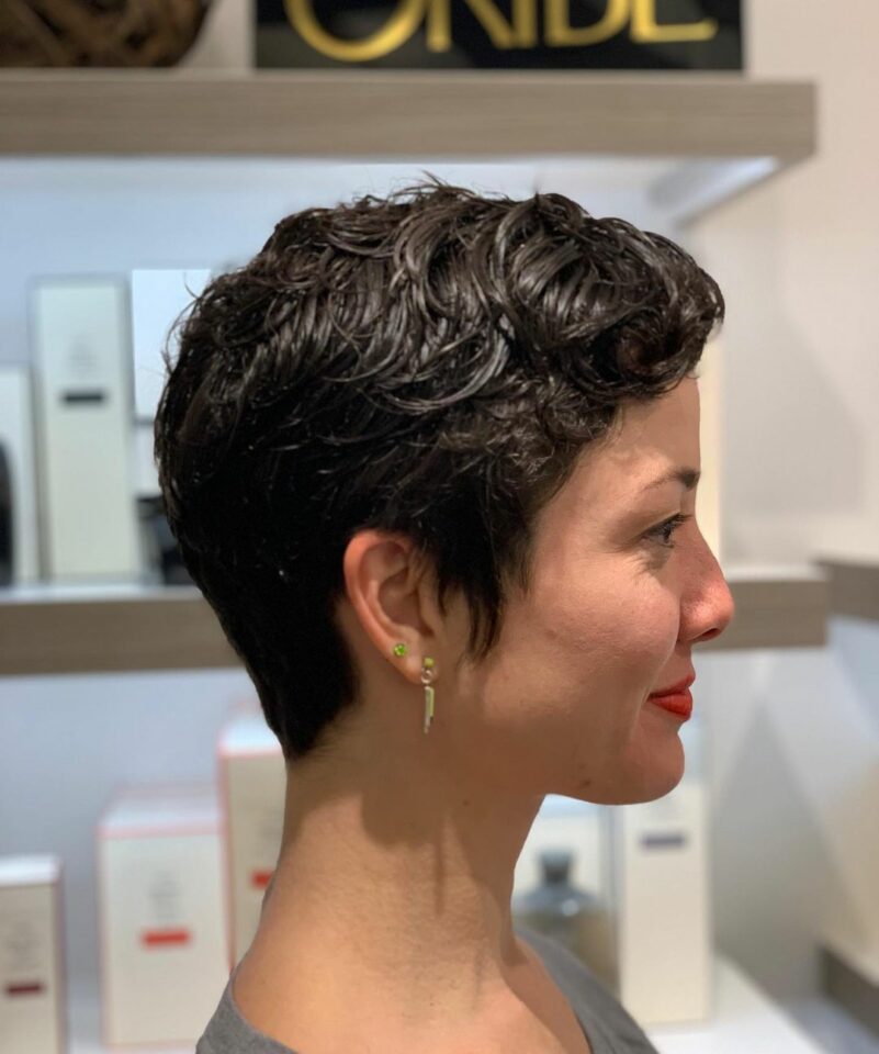 12 Gorgeous Feathered Pixie Cut Ides That Match Any Personal Style