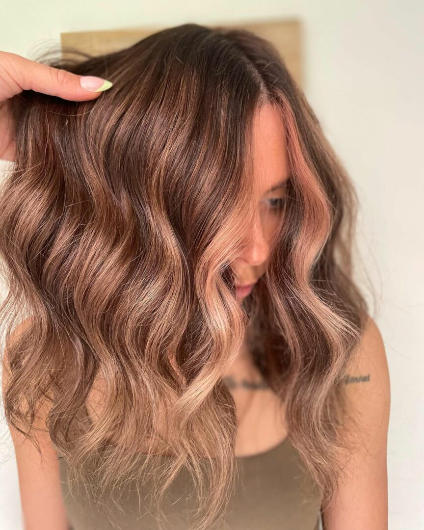 “Cinnamon Swirl” Hair Color Is Fall’s Sweetest Trend You Need To Try