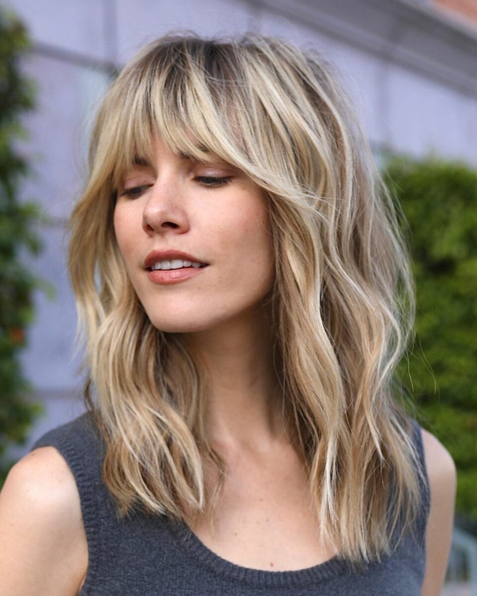 12 Most Gorgeous Mid-Length Haircuts For Women To Try