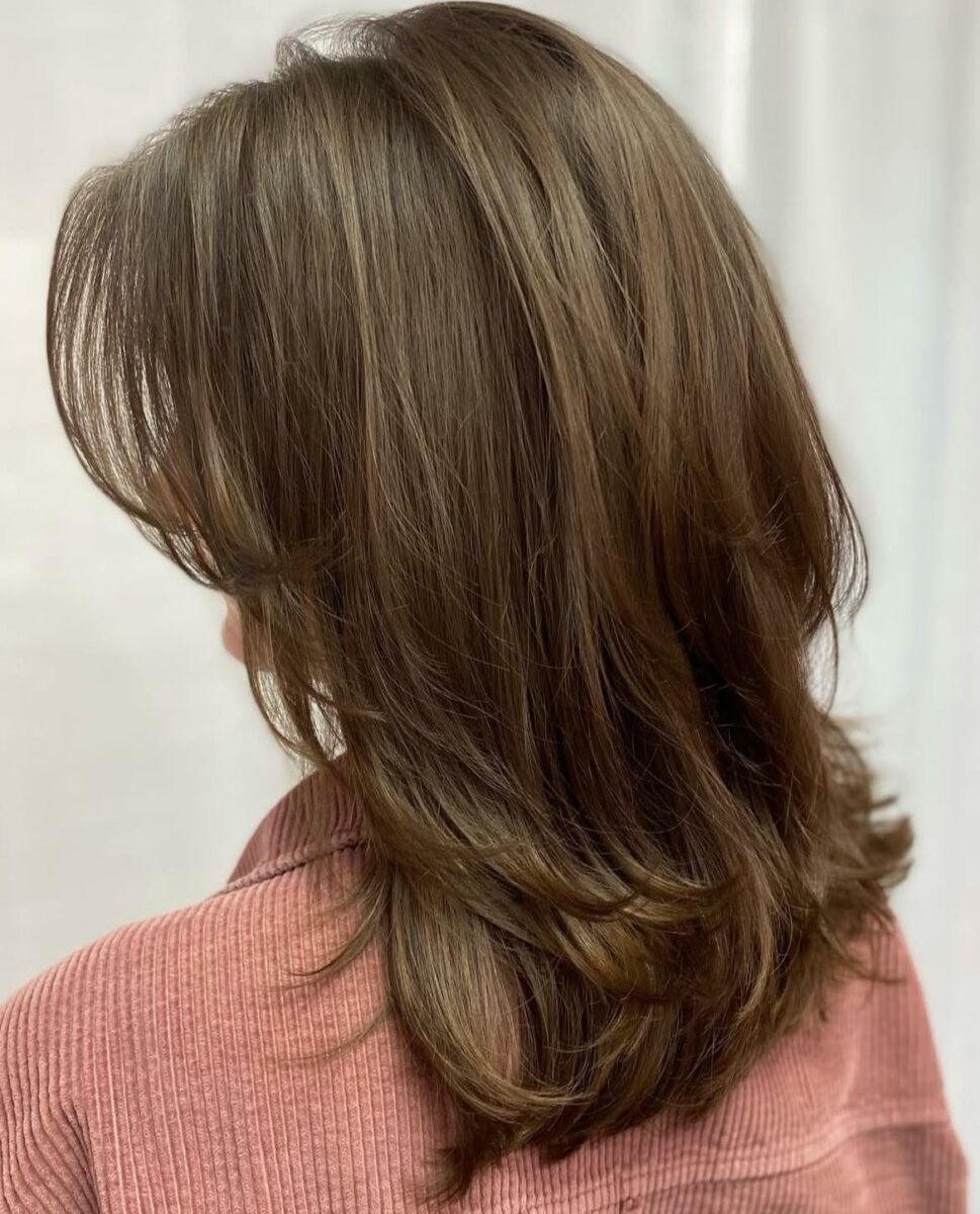 10 Beautiful Medium Shag Hairstyles For Everyone's Taste