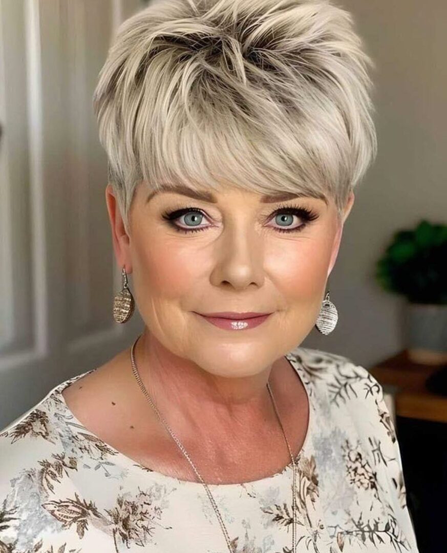 10 Pixie Bob With Bangs Haircuts That Will Give You A Playful And ...