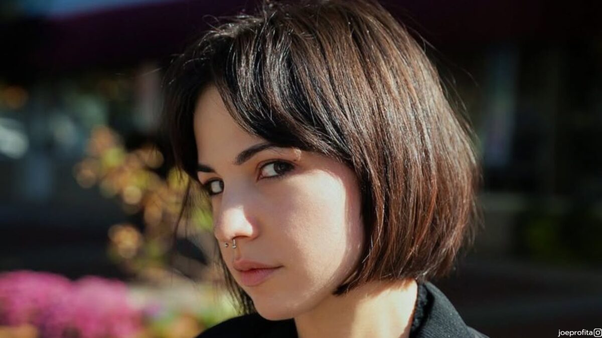 10 Sassy Ways To Style Curtain Bangs With Short Hair