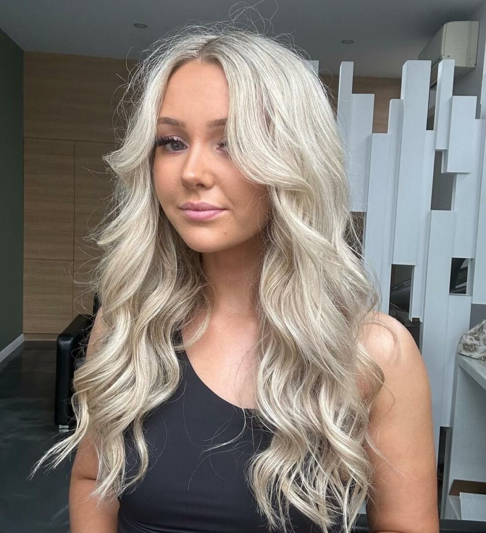 11 Beautiful Curtain Bangs With Wavy Hair For A Trendy Vibe