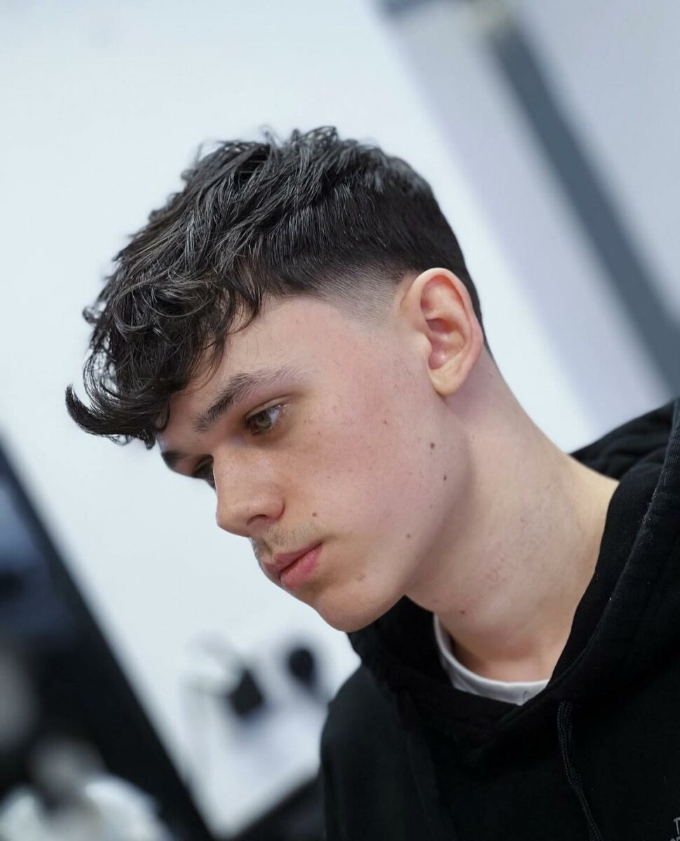 10 cortes de cabelo militares que exalam força e estilo