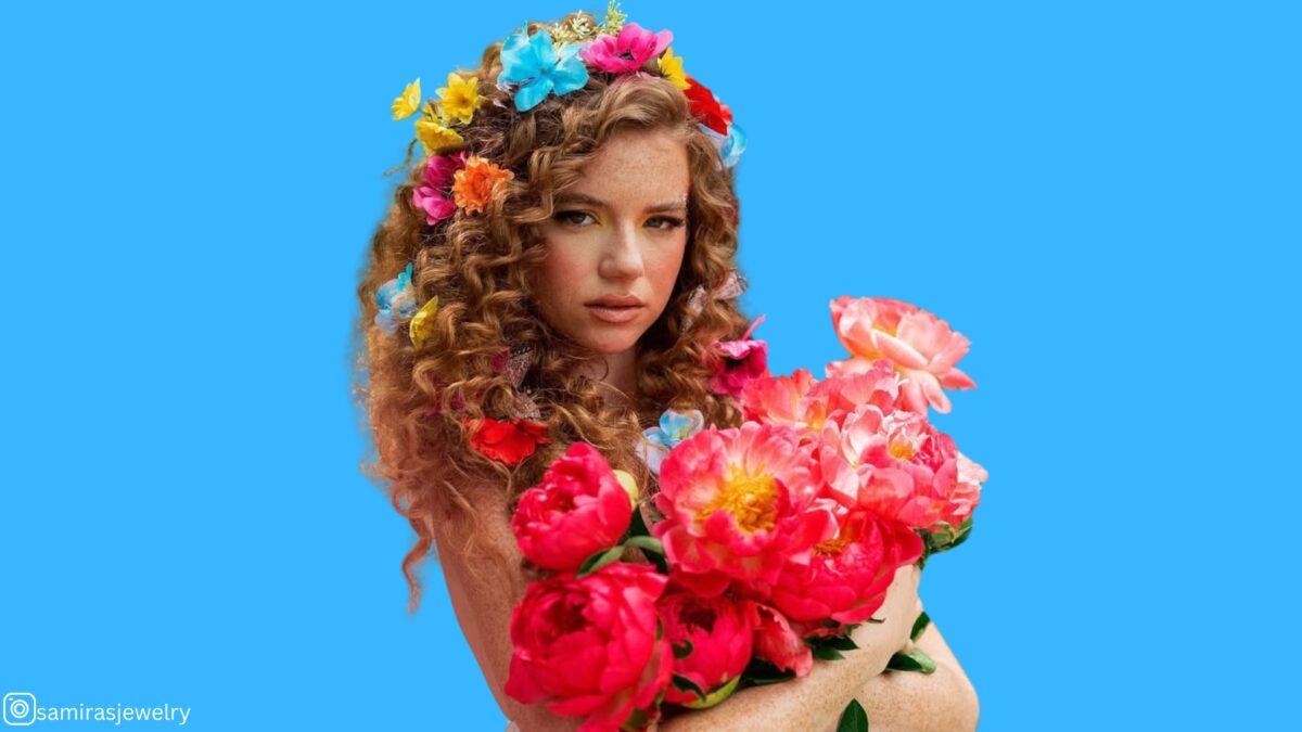 11 Beautiful Hawaiian Hairstyles For A Tropical Vibe