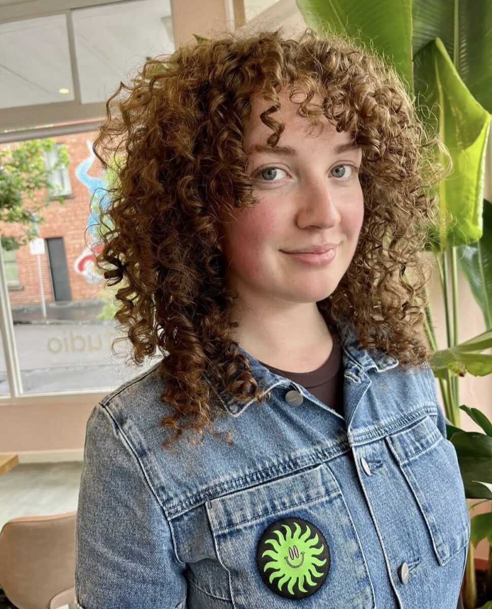 10 Beautiful Medium Shag Hairstyles For Everyone's Taste