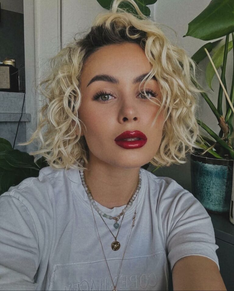 10 Curly Bob Hairstyles For A Fresh Look That's Sure To Turn Heads