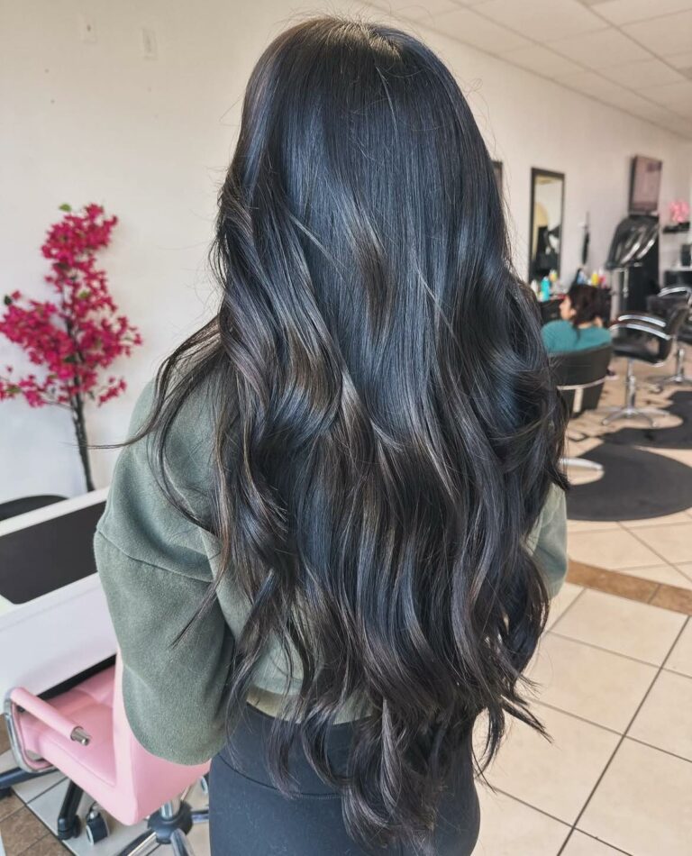 11 ideas de tintes de pelo negro azabache para un look atrevido y bonito