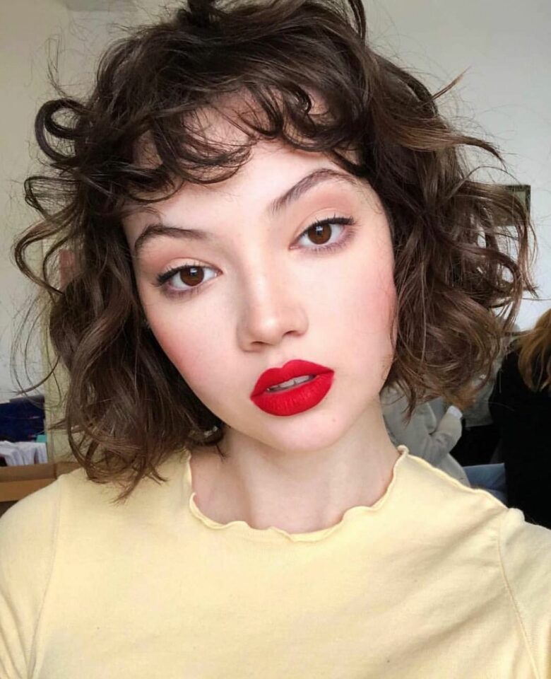 10 Chic And Easy Chin-Length Bob With Bangs Haircuts To Update Your Style